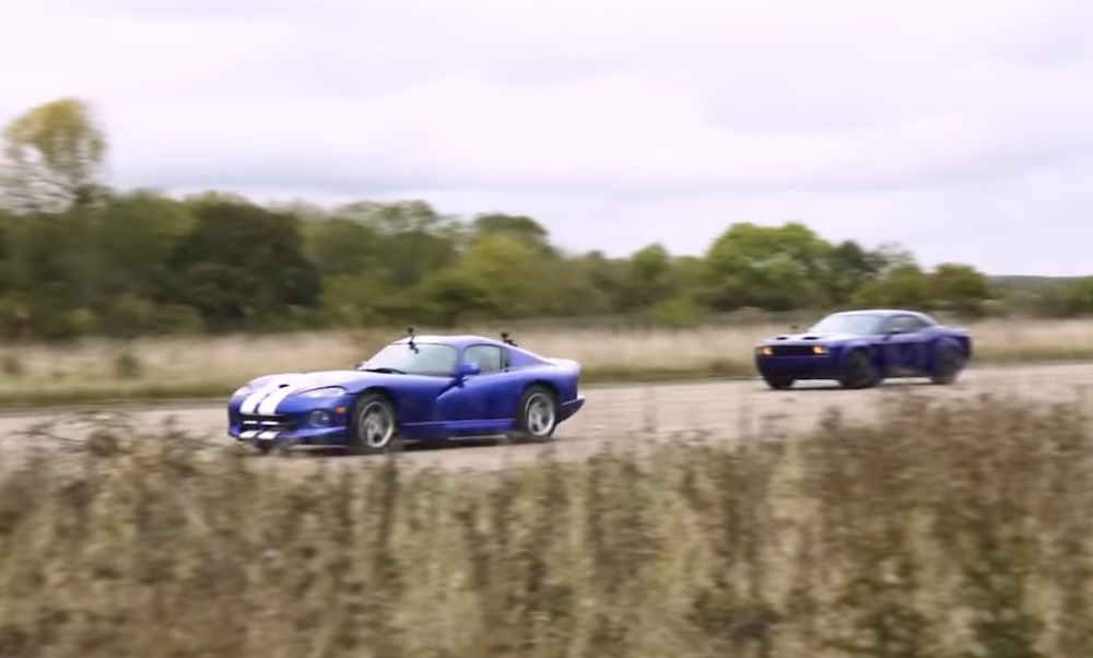 Dodge Viper GTS vs Challenger R/T Scat Pack: Mopar Drag Race Battle ...